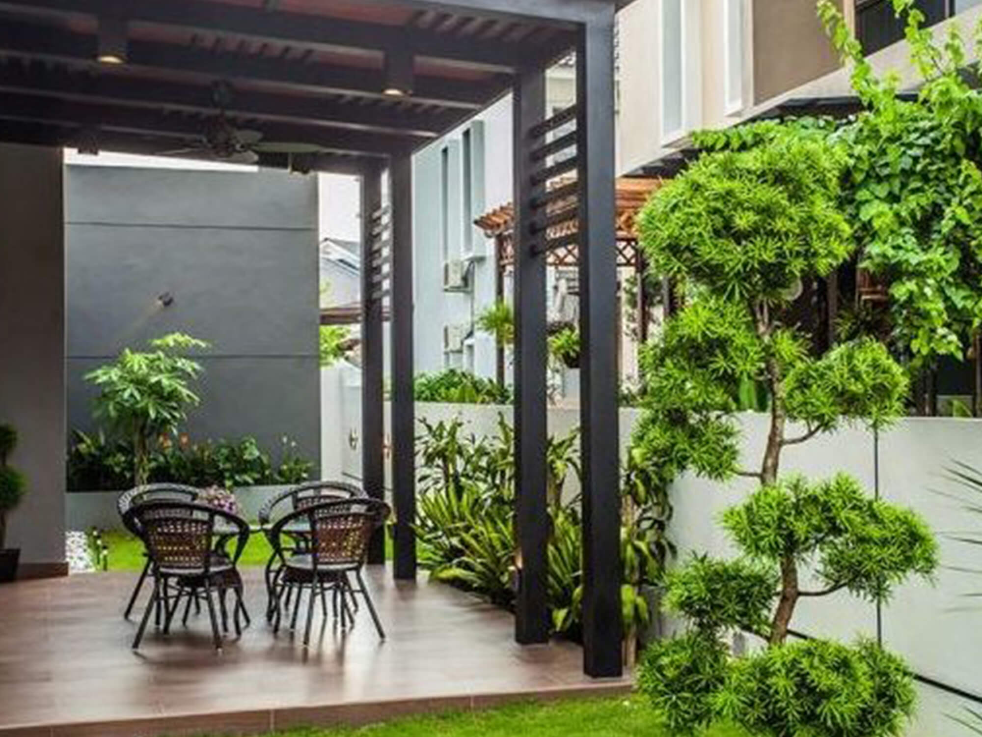 Aesthetically Dynamic Living Space With Intriguing Accent Colours ...