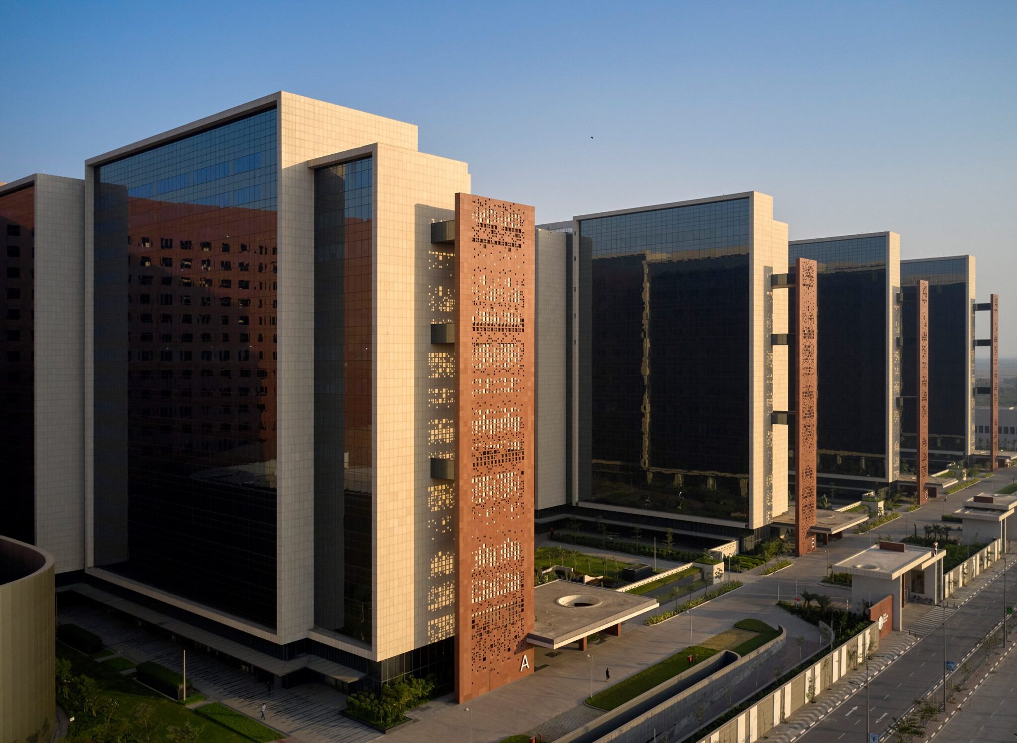 Morphogenesis completes world’s largest office building in India ...