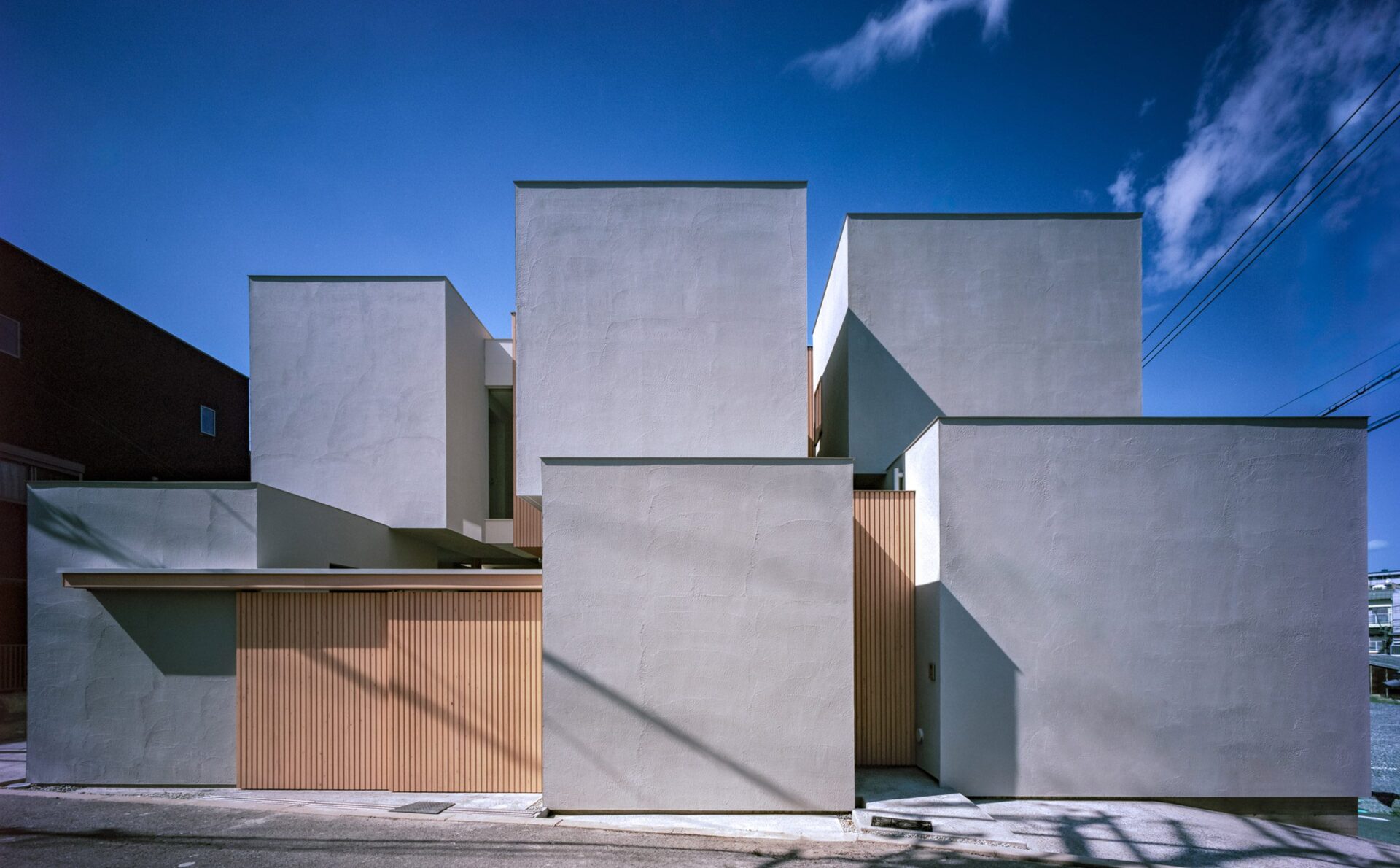 FujiwaraMuro Architects overlaps concrete boxes for House in Tsurumi-ku ...
