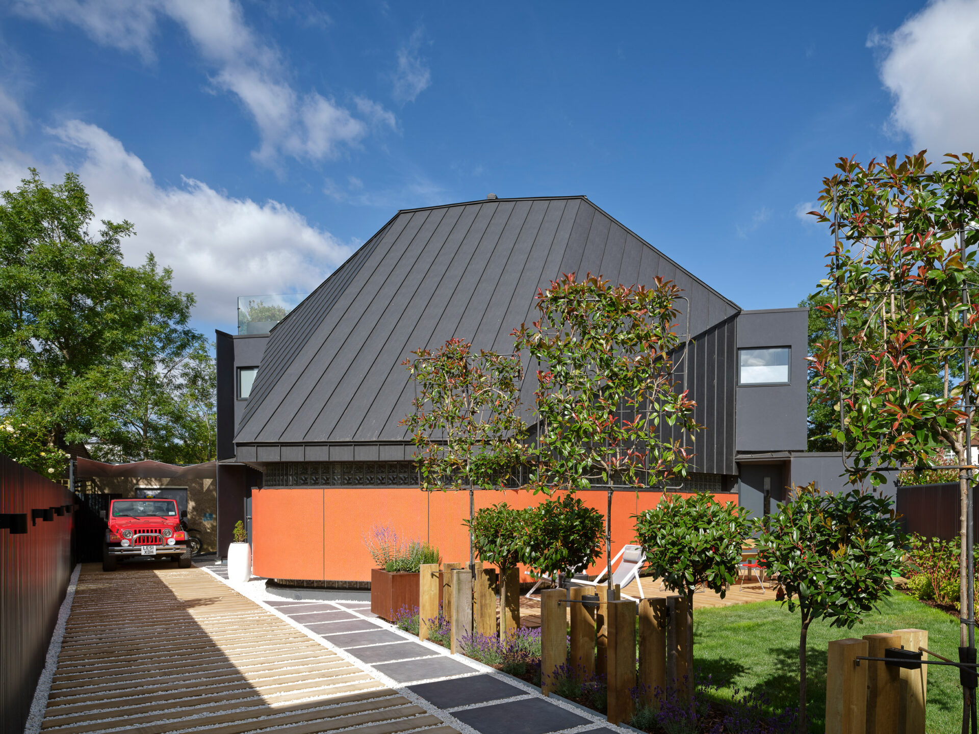 Andrei Saltykov tucks unconventional house behind suburban London ...